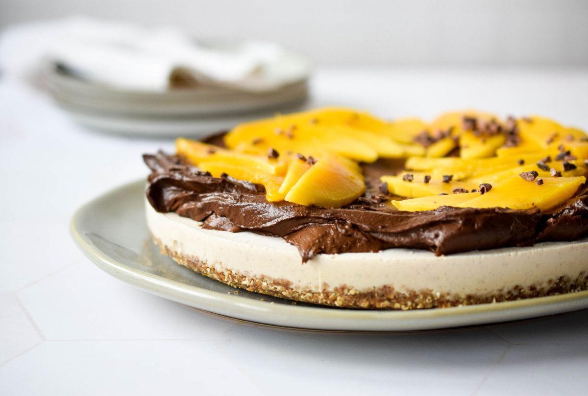 Sirova malaga torta sa musom od čokolade - Spice Sunshine